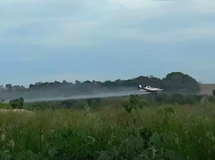 Cercada pela soja, aldeia tem agrotóxico na água de beber, na chuva e ...